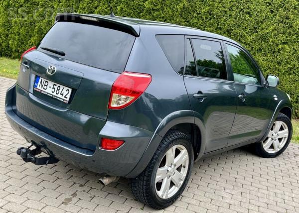 Grey Toyota RAV4 2006 in Riga, with an engine capacity of 2.20 L and mileage of 0 thousand km for 3150 €, photo 10 on AUTOMOTO.COM.LV