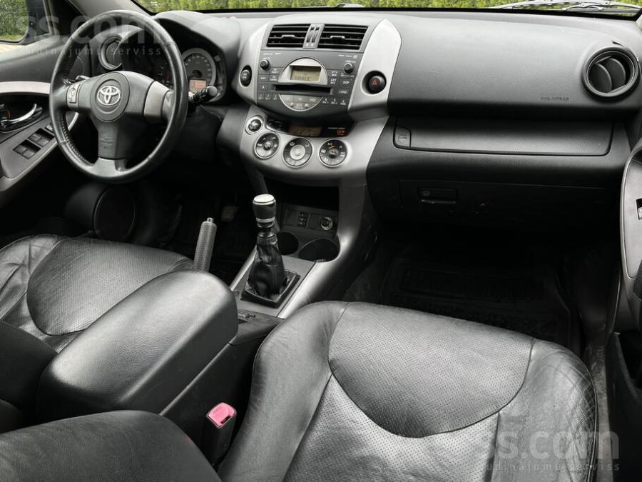 Pelēks Toyota RAV4 2006 Rīga, ar dzinēja tilpumu 2.20 L un nobraukumu 0 tūkst. km par 3150 €, foto 16 vietnē AUTOMOTO.COM.LV