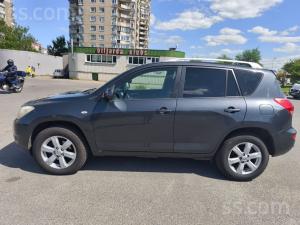 Grey Toyota RAV4 2006 in Riga, with an engine capacity of 2.20 L and mileage of 235 thousand km for 3450 €, photo 5 on AUTOMOTO.COM.LV