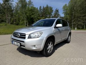 Grey Toyota RAV4 2006 in Liepaja, with an engine capacity of 2.20 L and mileage of 225 thousand km for 3990 €, photo 1 on AUTOMOTO.COM.LV