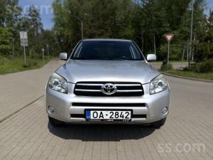 Grey Toyota RAV4 2006 in Liepaja, with an engine capacity of 2.20 L and mileage of 225 thousand km for 3990 €, photo 3 on AUTOMOTO.COM.LV