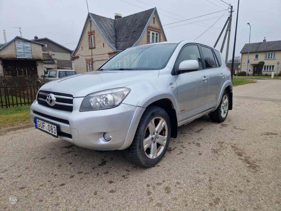 Pelēks Toyota RAV4 2006 Alīta, ar dzinēja tilpumu 2.20 L un nobraukumu 45 tūkst. km par 3199 €, foto 5 vietnē AUTOMOTO.COM.LV