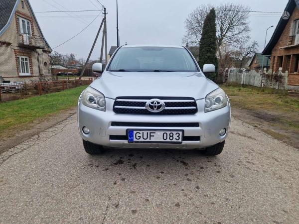 Pelēks Toyota RAV4 2006 Alīta, ar dzinēja tilpumu 2.20 L un nobraukumu 45 tūkst. km par 3199 €, foto 6 vietnē AUTOMOTO.COM.LV