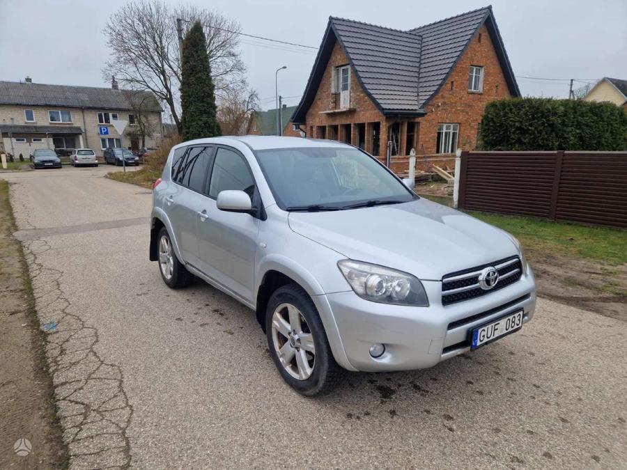 Pelēks Toyota RAV4 2006 Alīta, ar dzinēja tilpumu 2.20 L un nobraukumu 45 tūkst. km par 3199 €, foto 7 vietnē AUTOMOTO.COM.LV