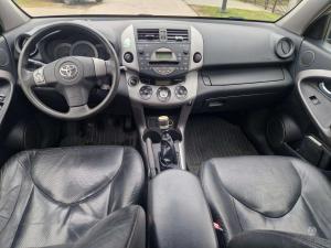 Pelēks Toyota RAV4 2006 Alīta, ar dzinēja tilpumu 2.20 L un nobraukumu 45 tūkst. km par 3199 €, foto 9 vietnē AUTOMOTO.COM.LV
