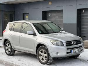 Pelēks Toyota RAV4 2006 Viļņa, ar dzinēja tilpumu 2.23 L un nobraukumu 256 tūkst. km par 2200 €, foto  vietnē AUTOMOTO.COM.LV