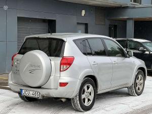 Pelēks Toyota RAV4 2006 Viļņa, ar dzinēja tilpumu 2.23 L un nobraukumu 256 tūkst. km par 2200 €, foto 3 vietnē AUTOMOTO.COM.LV