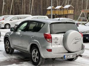 Pelēks Toyota RAV4 2006 Viļņa, ar dzinēja tilpumu 2.23 L un nobraukumu 256 tūkst. km par 2200 €, foto 5 vietnē AUTOMOTO.COM.LV