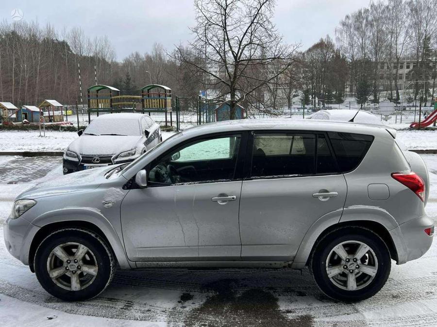 Pelēks Toyota RAV4 2006 Viļņa, ar dzinēja tilpumu 2.23 L un nobraukumu 256 tūkst. km par 2200 €, foto 6 vietnē AUTOMOTO.COM.LV