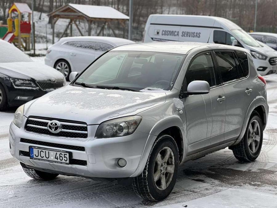 Pelēks Toyota RAV4 2006 Viļņa, ar dzinēja tilpumu 2.23 L un nobraukumu 256 tūkst. km par 2200 €, foto 7 vietnē AUTOMOTO.COM.LV