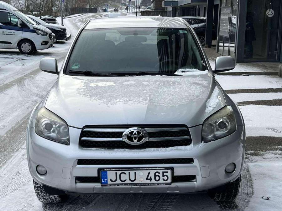 Pelēks Toyota RAV4 2006 Viļņa, ar dzinēja tilpumu 2.23 L un nobraukumu 256 tūkst. km par 2200 €, foto 8 vietnē AUTOMOTO.COM.LV