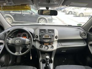 Pelēks Toyota RAV4 2006 Viļņa, ar dzinēja tilpumu 2.23 L un nobraukumu 256 tūkst. km par 2200 €, foto 10 vietnē AUTOMOTO.COM.LV