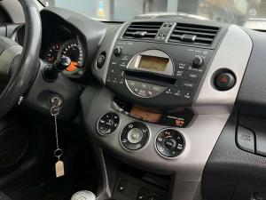 Pelēks Toyota RAV4 2006 Viļņa, ar dzinēja tilpumu 2.23 L un nobraukumu 256 tūkst. km par 2200 €, foto 11 vietnē AUTOMOTO.COM.LV