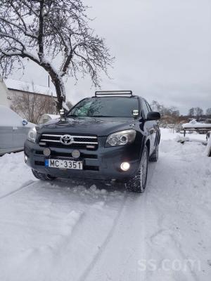 Grey Toyota RAV4 2006 in Kuldiga, with an engine capacity of 2.20 L and mileage of 329 thousand km for 3200 €, photo  on AUTOMOTO.COM.LV
