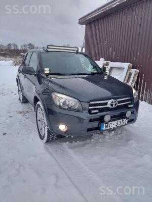 Pelēks Toyota RAV4 2006 Kuldīga, ar dzinēja tilpumu 2.20 L un nobraukumu 329 tūkst. km par 3200 €, foto 2 vietnē AUTOMOTO.COM.LV