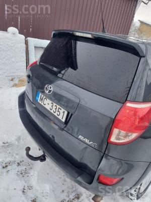Pelēks Toyota RAV4 2006 Kuldīga, ar dzinēja tilpumu 2.20 L un nobraukumu 329 tūkst. km par 3200 €, foto 4 vietnē AUTOMOTO.COM.LV