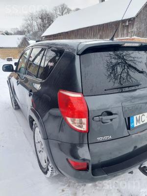 Pelēks Toyota RAV4 2006 Kuldīga, ar dzinēja tilpumu 2.20 L un nobraukumu 329 tūkst. km par 3200 €, foto 5 vietnē AUTOMOTO.COM.LV