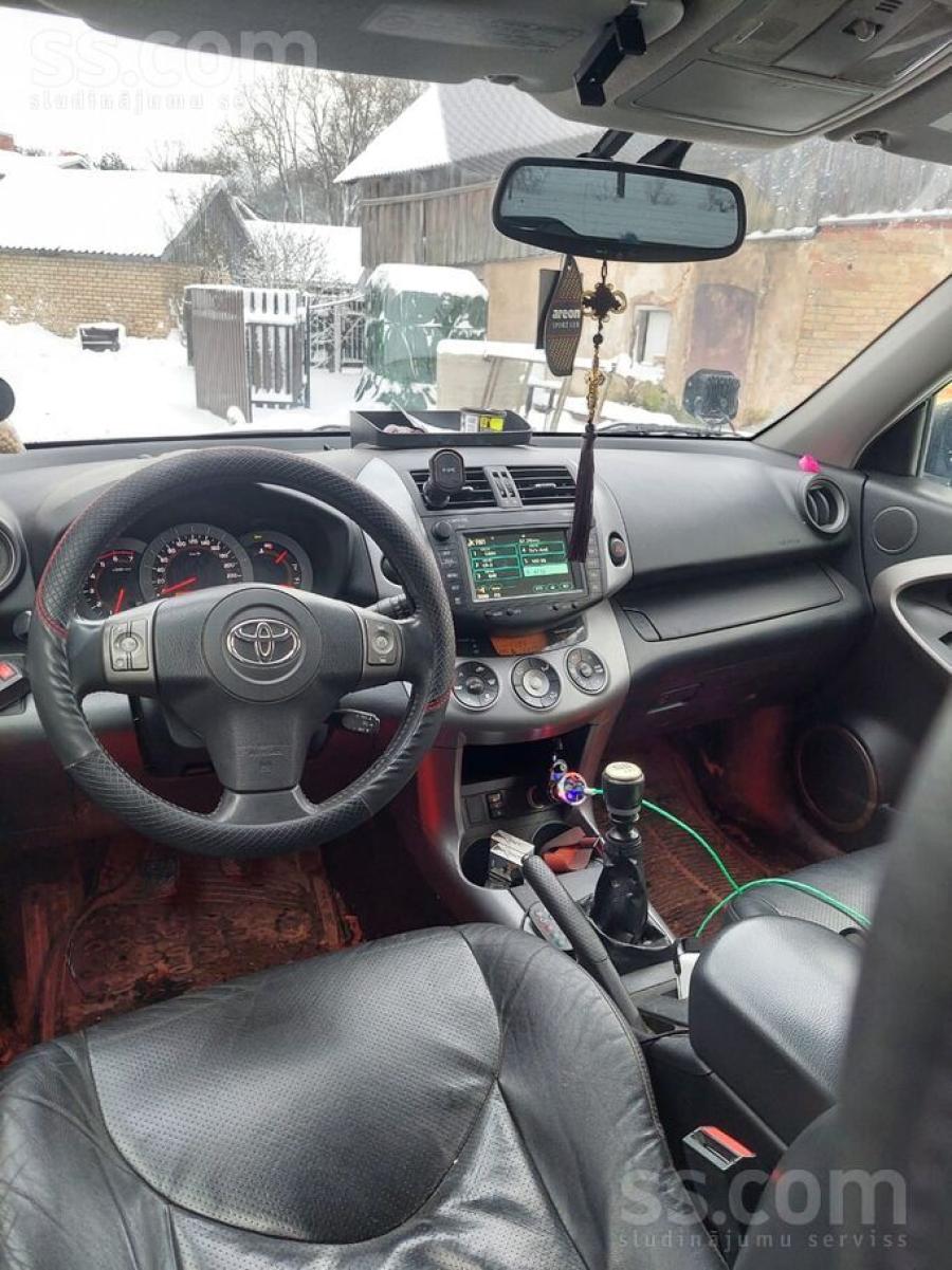 Pelēks Toyota RAV4 2006 Kuldīga, ar dzinēja tilpumu 2.20 L un nobraukumu 329 tūkst. km par 3200 €, foto 6 vietnē AUTOMOTO.COM.LV