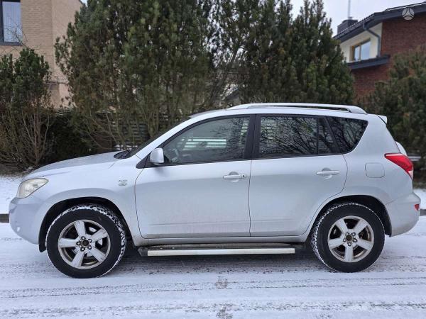 Pelēks Toyota RAV4 2006 Viļņa, ar dzinēja tilpumu 2.23 L un nobraukumu 297 tūkst. km par 2900 €, foto 8 vietnē AUTOMOTO.COM.LV