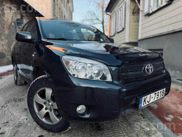 Grey Toyota RAV4 2006 in Cesis, with an engine capacity of 2.20 L and mileage of 0 thousand km for 4650 €, photo 1 on AUTOMOTO.COM.LV
