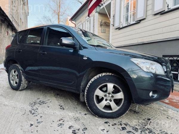 Grey Toyota RAV4 2006 in Cesis, with an engine capacity of 2.20 L and mileage of 0 thousand km for 4650 €, photo 2 on AUTOMOTO.COM.LV