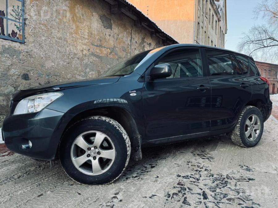 Grey Toyota RAV4 2006 in Cesis, with an engine capacity of 2.20 L and mileage of 0 thousand km for 4650 €, photo 4 on AUTOMOTO.COM.LV
