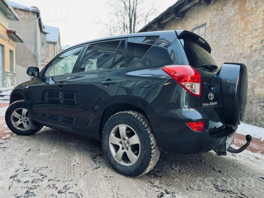 Grey Toyota RAV4 2006 in Cesis, with an engine capacity of 2.20 L and mileage of 0 thousand km for 4650 €, photo 8 on AUTOMOTO.COM.LV