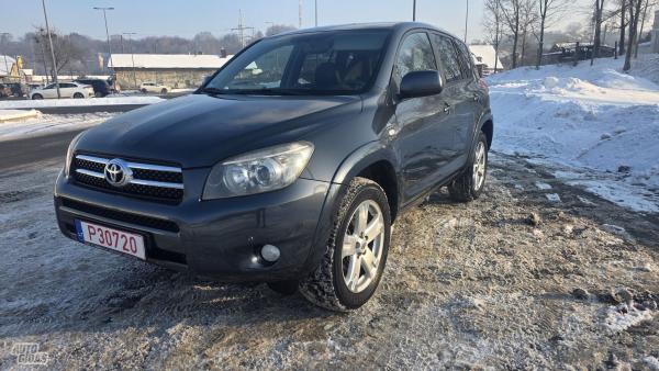 Grey Toyota RAV4 2006 in Kaunas, with an engine capacity of 2.20 L and mileage of 212 thousand km for 5200 €, photo 1 on AUTOMOTO.COM.LV