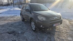 Grey Toyota RAV4 2006 in Kaunas, with an engine capacity of 2.20 L and mileage of 212 thousand km for 5200 €, photo 2 on AUTOMOTO.COM.LV