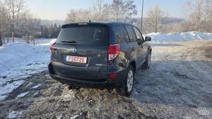 Grey Toyota RAV4 2006 in Kaunas, with an engine capacity of 2.20 L and mileage of 212 thousand km for 5200 €, photo 4 on AUTOMOTO.COM.LV
