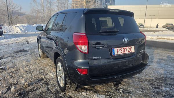 Grey Toyota RAV4 2006 in Kaunas, with an engine capacity of 2.20 L and mileage of 212 thousand km for 5200 €, photo 5 on AUTOMOTO.COM.LV