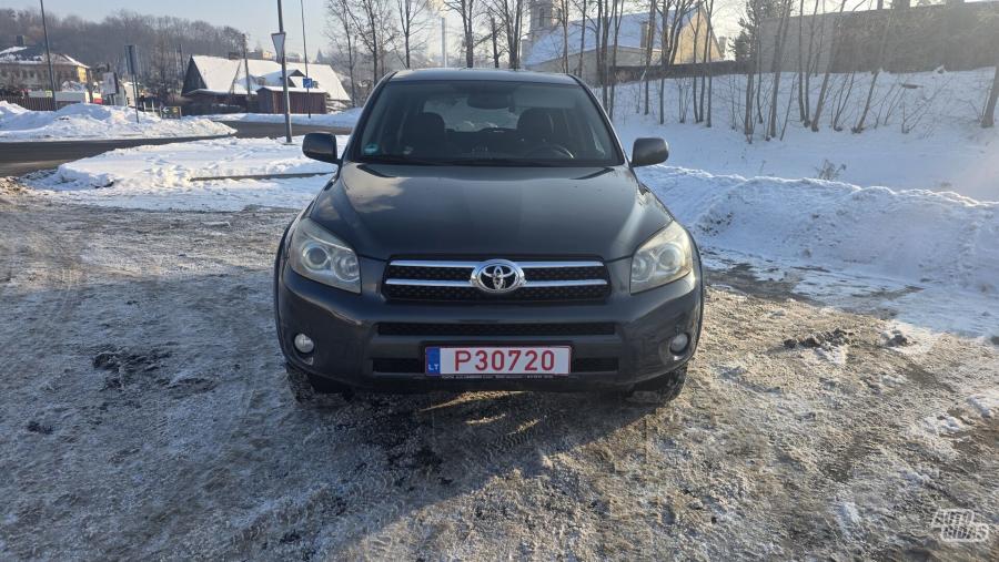 Grey Toyota RAV4 2006 in Kaunas, with an engine capacity of 2.20 L and mileage of 212 thousand km for 5200 €, photo 6 on AUTOMOTO.COM.LV