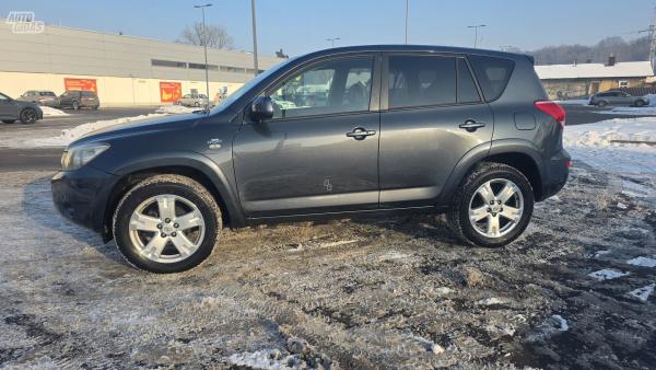 Grey Toyota RAV4 2006 in Kaunas, with an engine capacity of 2.20 L and mileage of 212 thousand km for 5200 €, photo 8 on AUTOMOTO.COM.LV