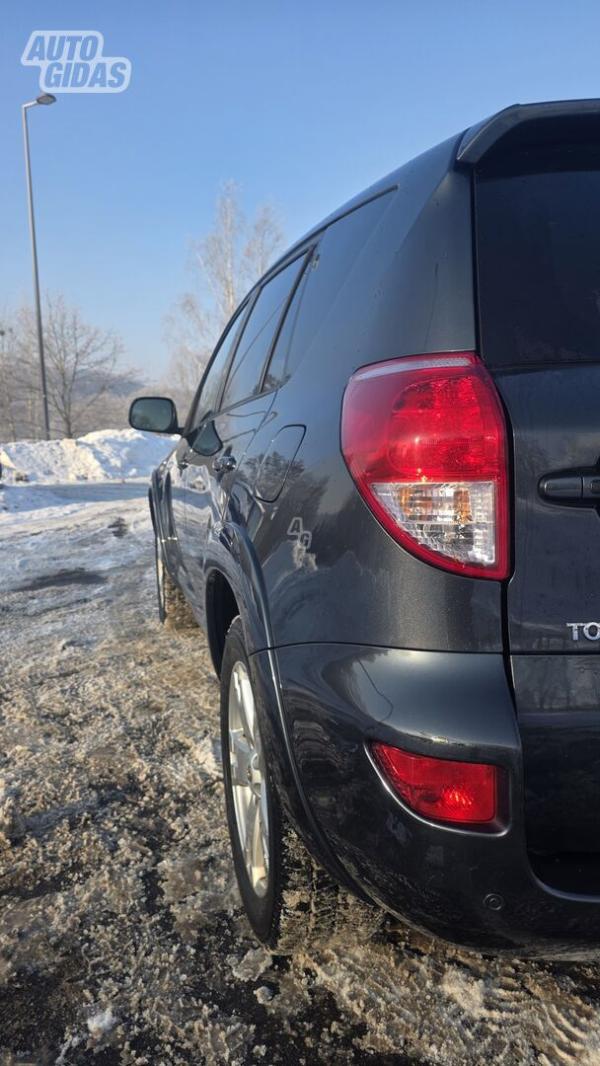 Grey Toyota RAV4 2006 in Kaunas, with an engine capacity of 2.20 L and mileage of 212 thousand km for 5200 €, photo 9 on AUTOMOTO.COM.LV