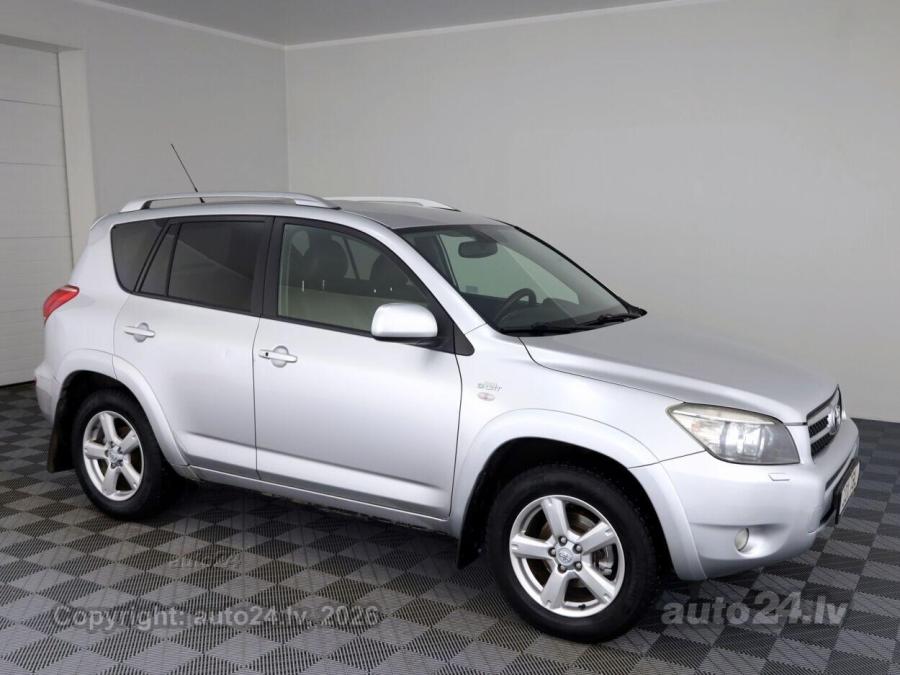 Grey Toyota RAV4 2006 in Tallinn, with an engine capacity of 2.20 L and mileage of 354 thousand km for 2999 €, photo 1 on AUTOMOTO.COM.LV