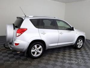 Grey Toyota RAV4 2006 in Tallinn, with an engine capacity of 2.20 L and mileage of 354 thousand km for 2999 €, photo 3 on AUTOMOTO.COM.LV