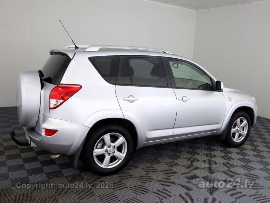 Grey Toyota RAV4 2006 in Tallinn, with an engine capacity of 2.20 L and mileage of 354 thousand km for 2999 €, photo 3 on AUTOMOTO.COM.LV