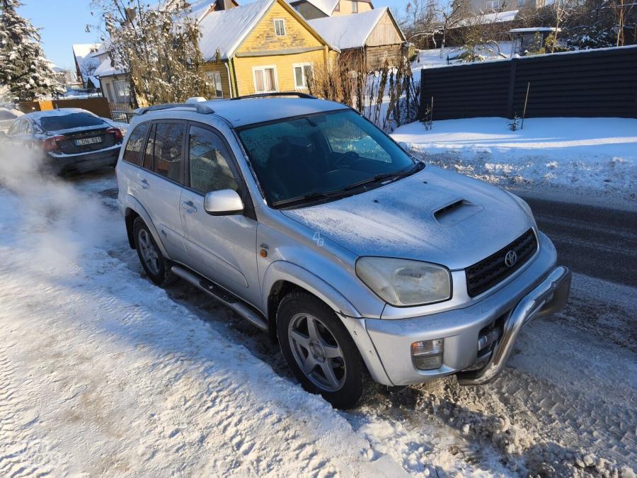Grey Toyota RAV4 2006 in Ukmerge, with an engine capacity of 2.00 L and mileage of 290 thousand km for 2500 €, photo 1 on AUTOMOTO.COM.LV