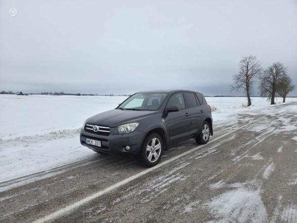 Grey Toyota RAV4 2006 in Alytus, with an engine capacity of 2.23 L and mileage of 248 thousand km for 3449 €, photo 1 on AUTOMOTO.COM.LV