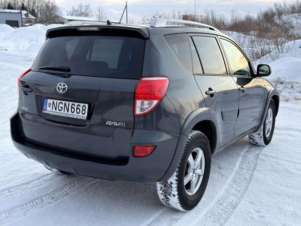 Grey Toyota RAV4 2006 in Vilnius, with an engine capacity of 2.23 L and mileage of 306 thousand km for 2950 €, photo 5 on AUTOMOTO.COM.LV