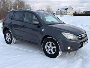 Pelēks Toyota RAV4 2006 Viļņa, ar dzinēja tilpumu 2.23 L un nobraukumu 306 tūkst. km par 2950 €, foto 7 vietnē AUTOMOTO.COM.LV