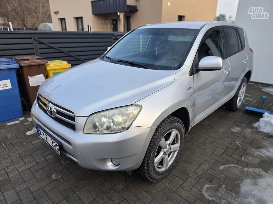 Grey Toyota RAV4 2006 in Siauliai, with an engine capacity of 2.20 L and mileage of 359 thousand km for 3999 €, photo 1 on AUTOMOTO.COM.LV