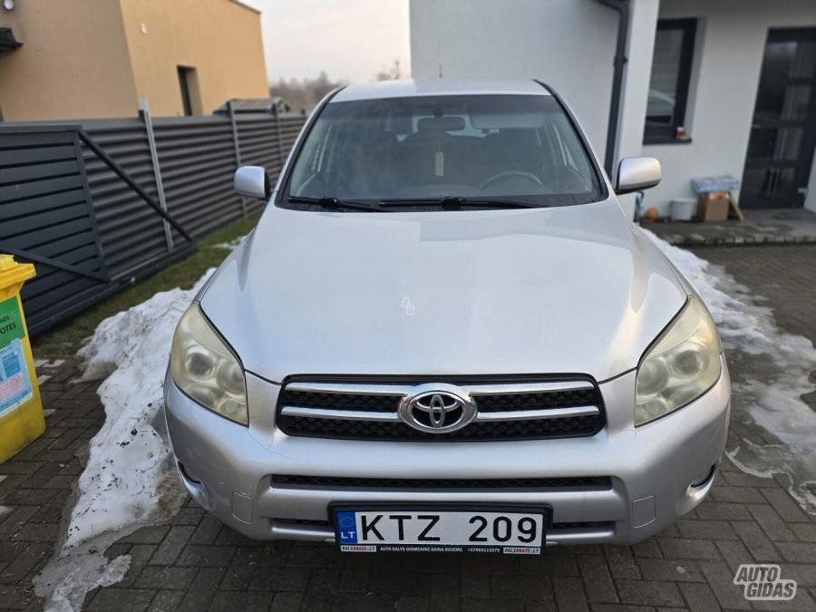 Grey Toyota RAV4 2006 in Siauliai, with an engine capacity of 2.20 L and mileage of 359 thousand km for 3999 €, photo 2 on AUTOMOTO.COM.LV