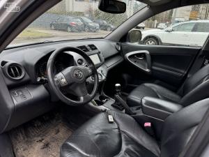 Pelēks Toyota RAV4 2006 Viļņa, ar dzinēja tilpumu 2.20 L un nobraukumu 294 tūkst. km par 2600 €, foto 6 vietnē AUTOMOTO.COM.LV