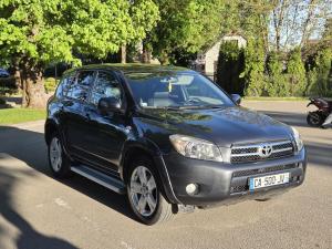 Grey Toyota RAV4 2006 in Taurage, with an engine capacity of 2.00 L and mileage of 263 thousand km for 3950 €, photo 3 on AUTOMOTO.COM.LV