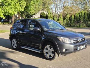 Grey Toyota RAV4 2006 in Taurage, with an engine capacity of 2.00 L and mileage of 263 thousand km for 3950 €, photo 4 on AUTOMOTO.COM.LV