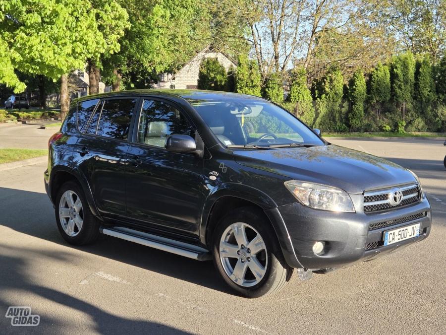 Grey Toyota RAV4 2006 in Taurage, with an engine capacity of 2.00 L and mileage of 263 thousand km for 3950 €, photo 4 on AUTOMOTO.COM.LV