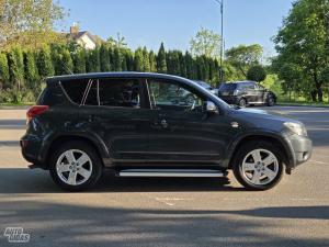 Grey Toyota RAV4 2006 in Taurage, with an engine capacity of 2.00 L and mileage of 263 thousand km for 3950 €, photo 7 on AUTOMOTO.COM.LV