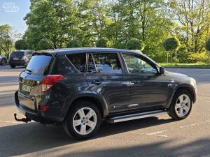 Grey Toyota RAV4 2006 in Taurage, with an engine capacity of 2.00 L and mileage of 263 thousand km for 3950 €, photo 8 on AUTOMOTO.COM.LV