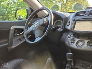 Grey Toyota RAV4 2006 in Taurage, with an engine capacity of 2.00 L and mileage of 263 thousand km for 3950 €, photo 20 on AUTOMOTO.COM.LV